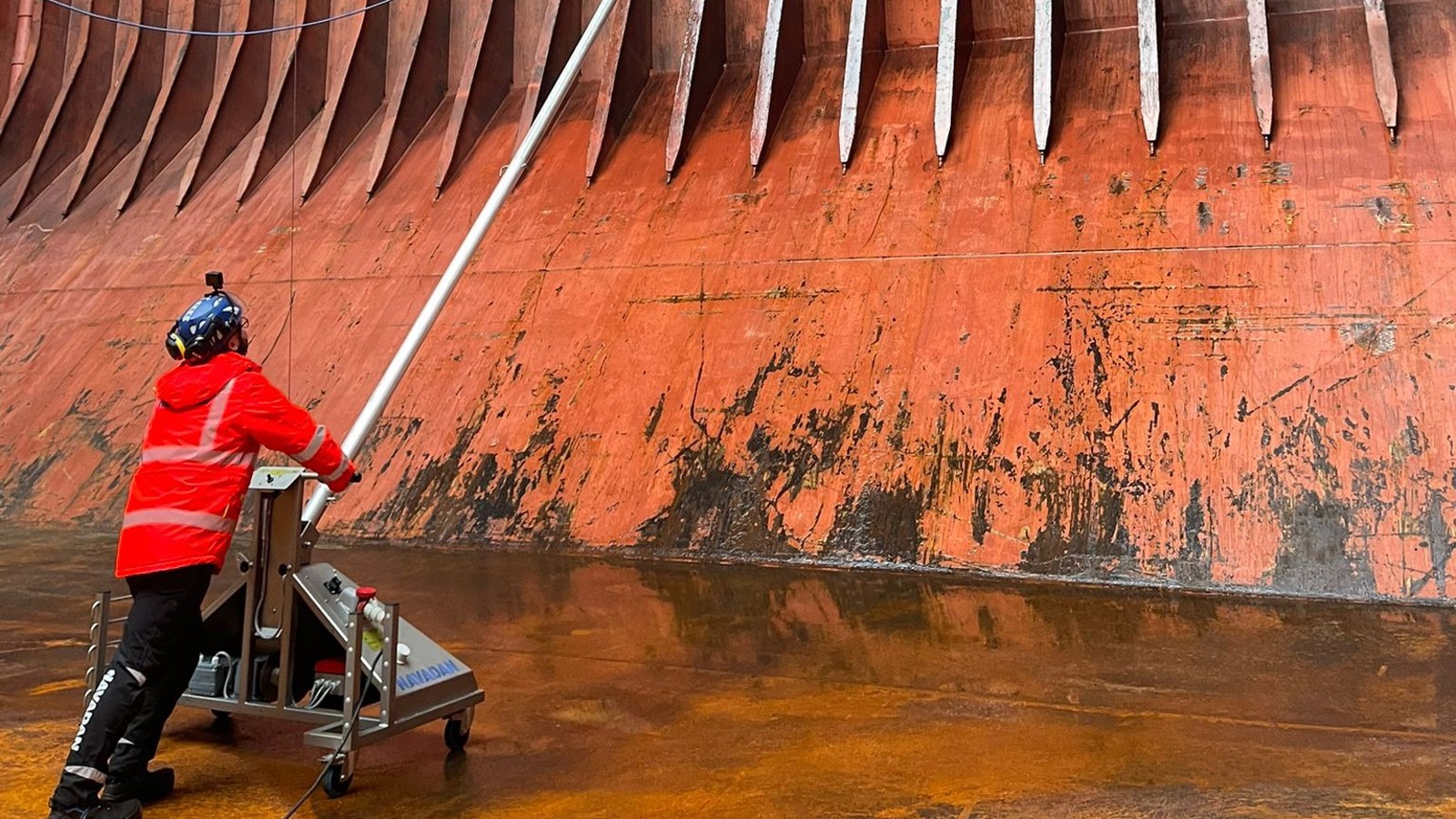 How to reduce safety risk with our innovative cargo hold cleaning solutions