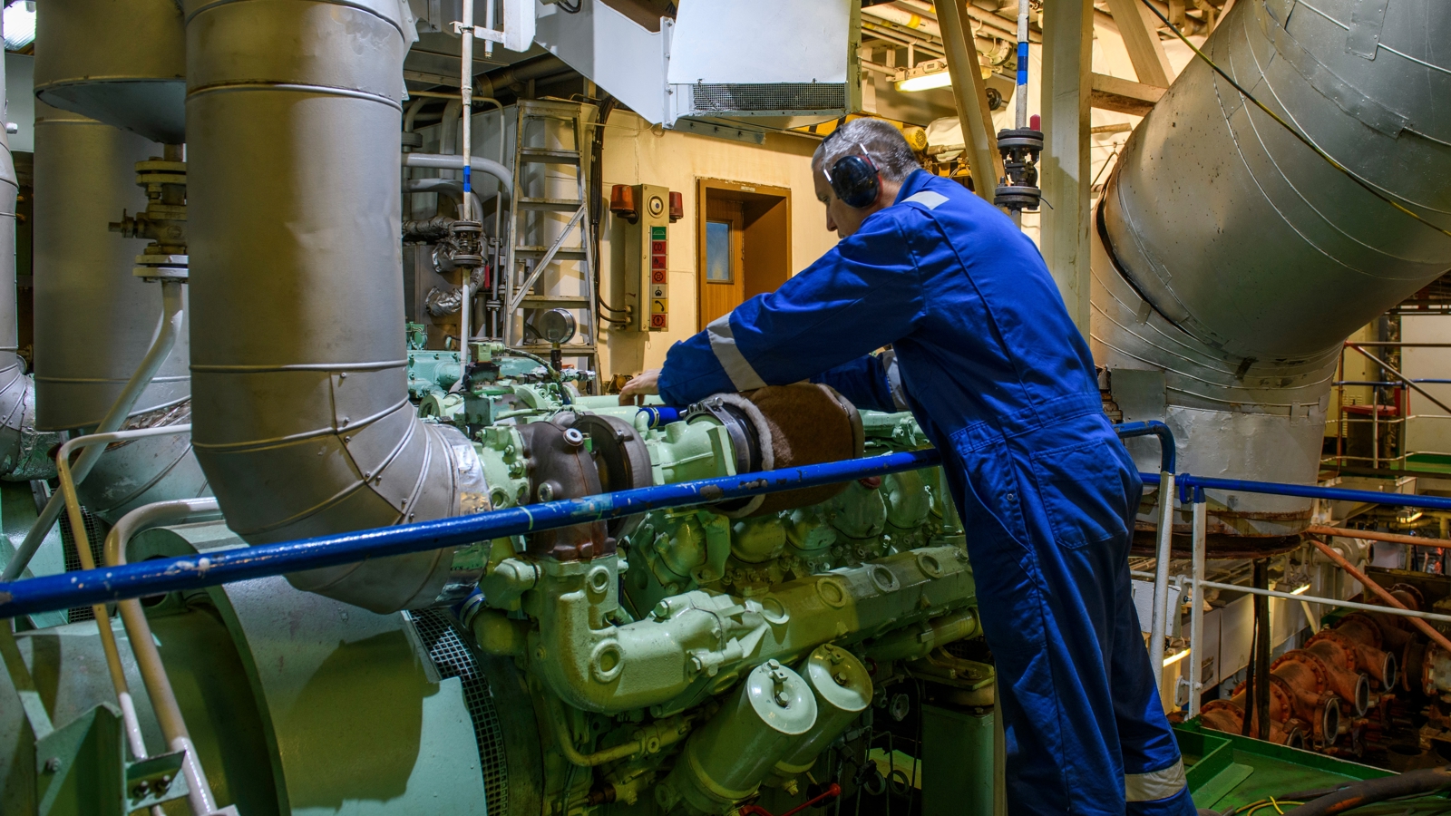 How to choose the right fuel and lube oil test kit for your vessel